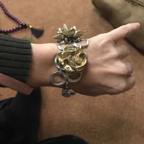 Jessica Simpson | Jewelry | Jessica Simpson Bracelet Metal Flowers ...